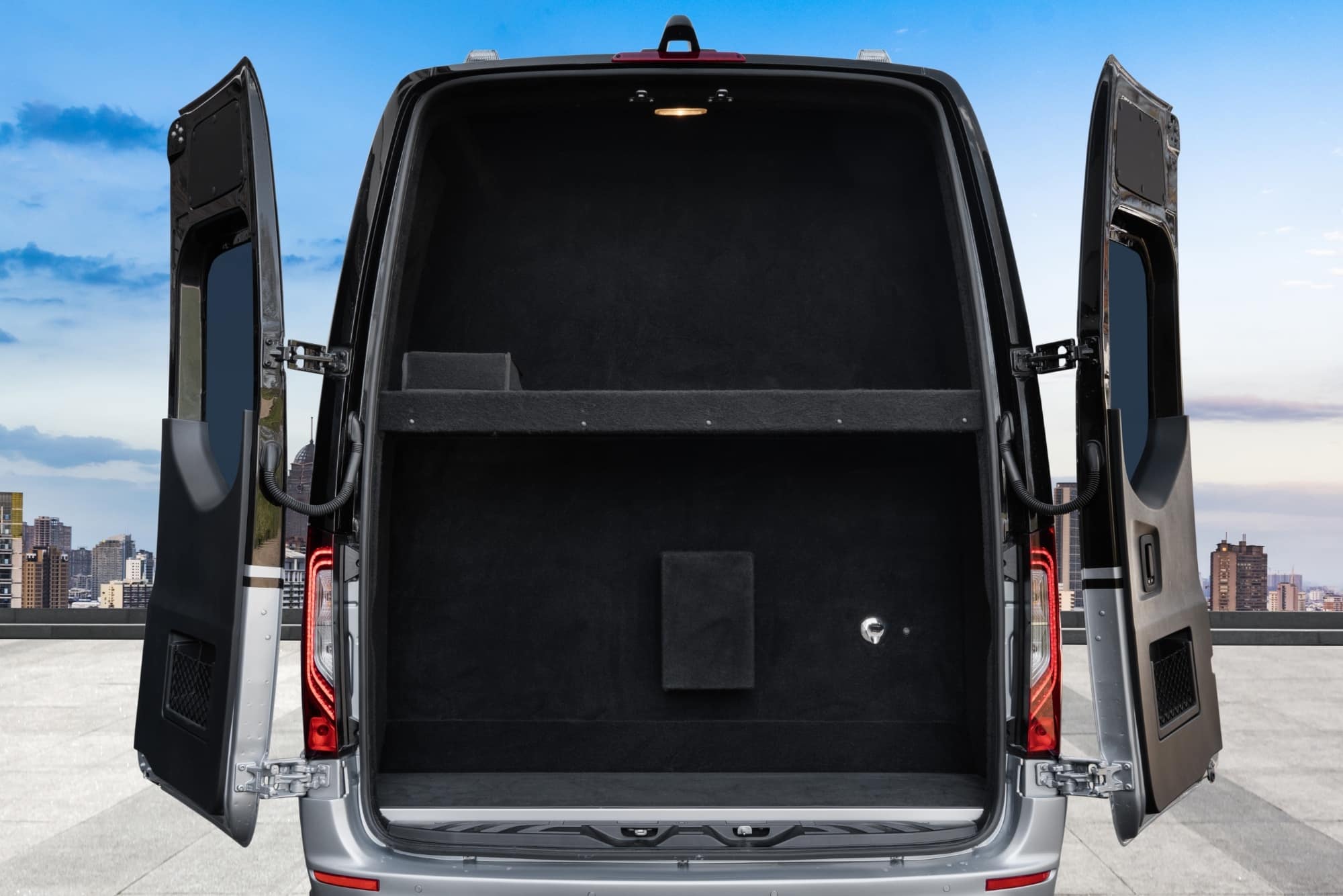 Minibus rental with driver in Porto｜Infinity luxe chauffeur