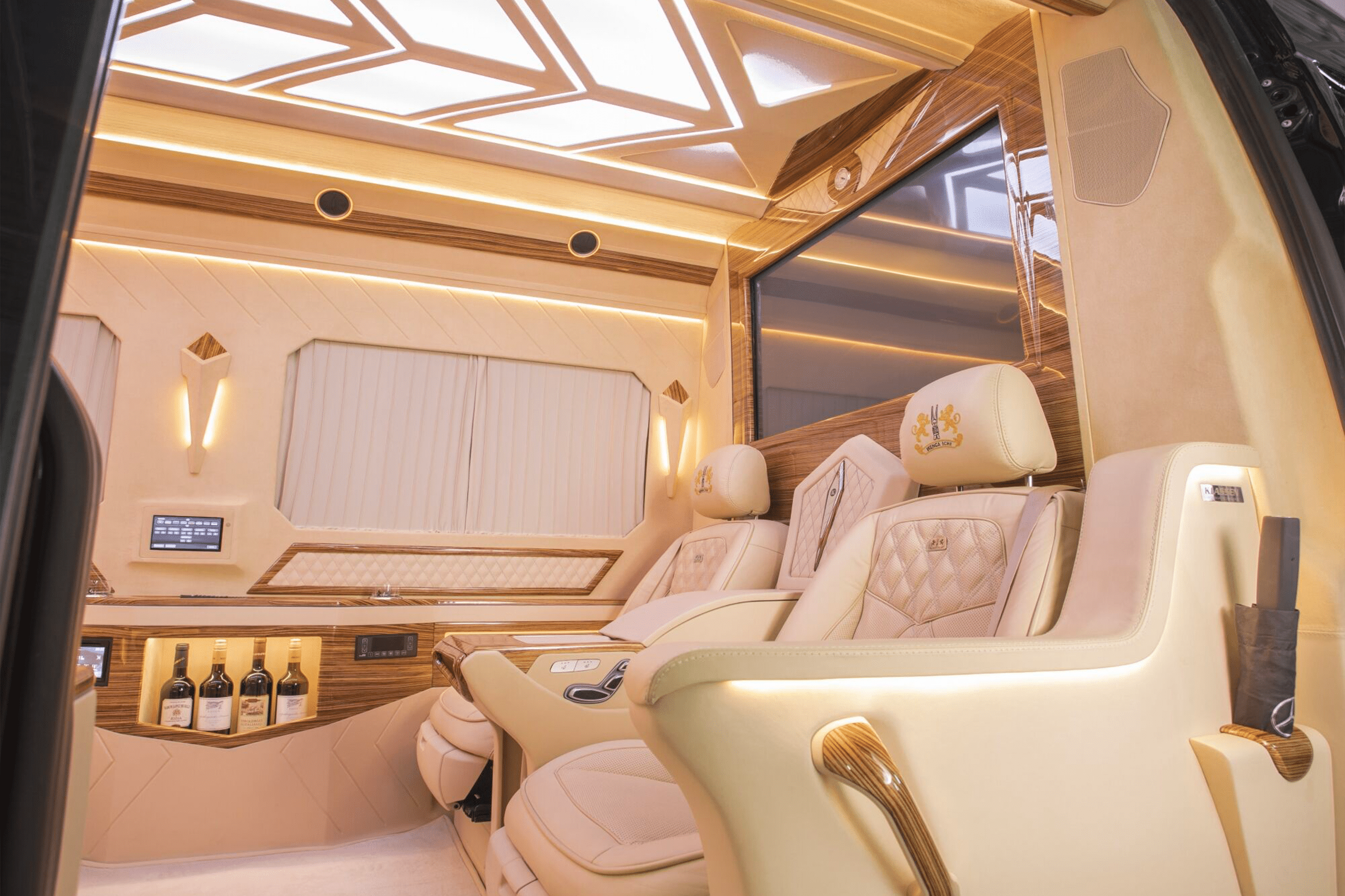 Minibus rental with driver in Porto｜Infinity luxe chauffeur