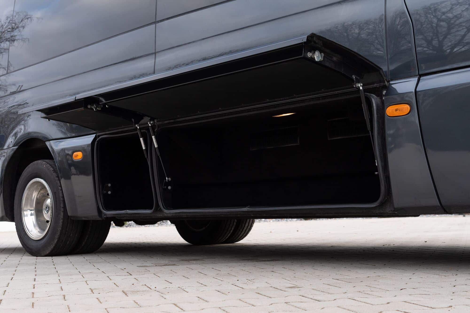 Minibus rental with driver in Porto｜Infinity luxe chauffeur