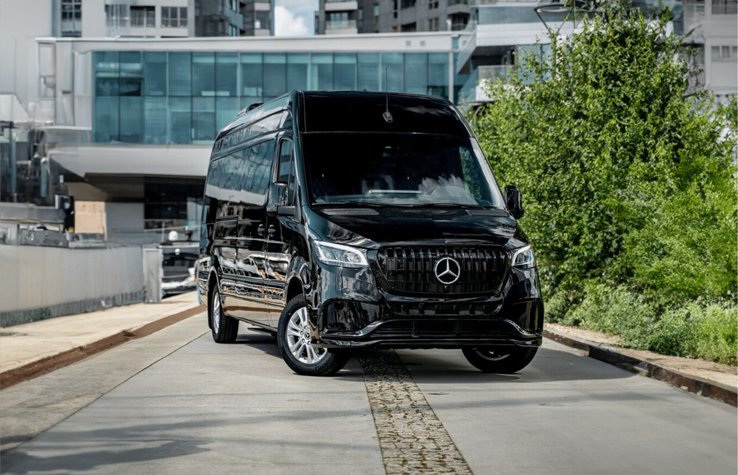 Minibus rental with driver in Porto｜Infinity luxe chauffeur